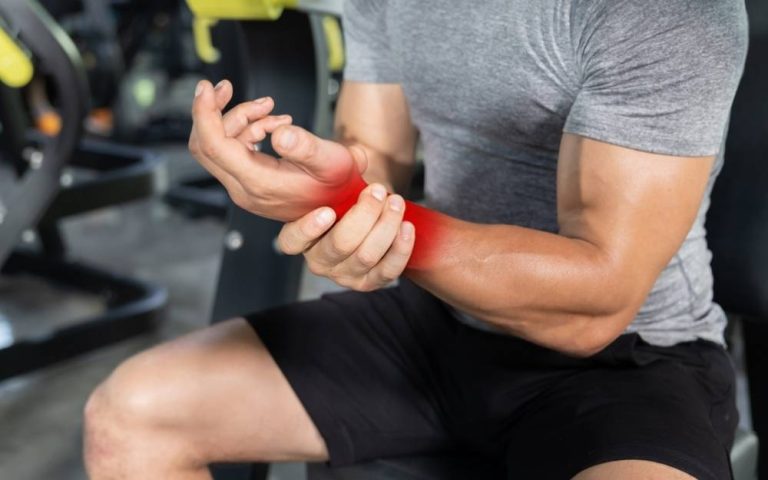 Common Gym Injuries (And How to Avoid Them Safely)